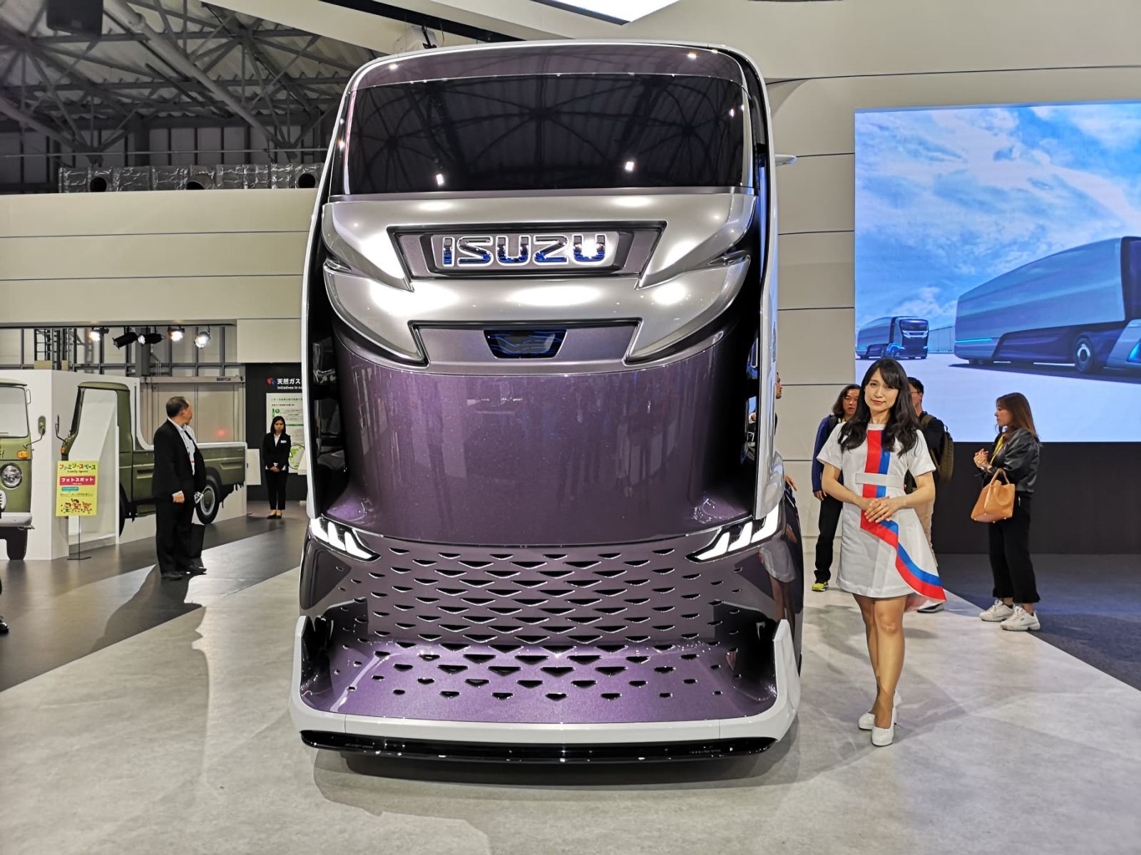 ISUZU โชว์เด่นหัวลากต้นแบบ ISUZU FL-IR ส่งตรงจาก Tokyo Motor Show 2019 ...